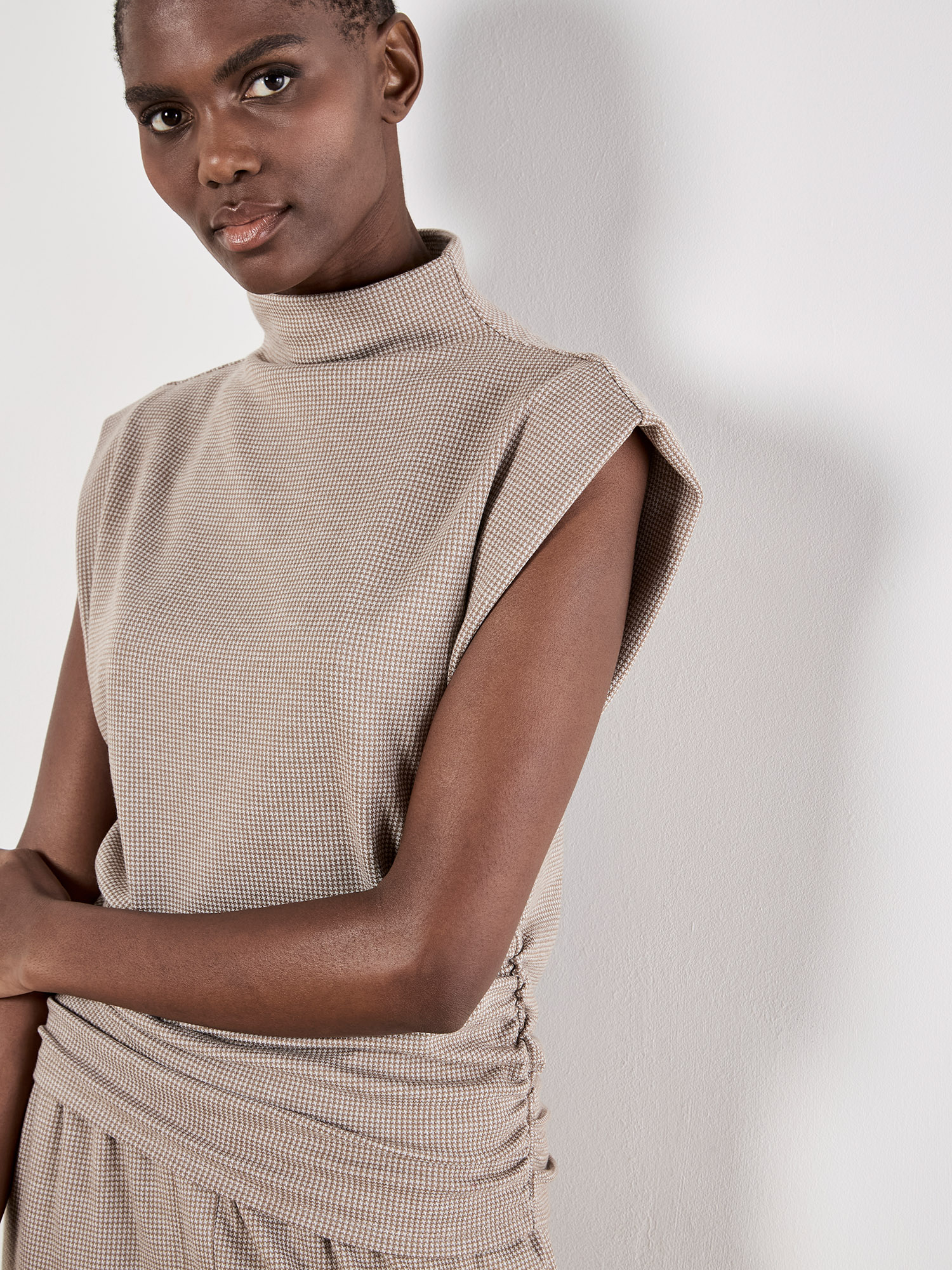 Mini Dogtooth High Neck Ruched Top | Apricot Clothing